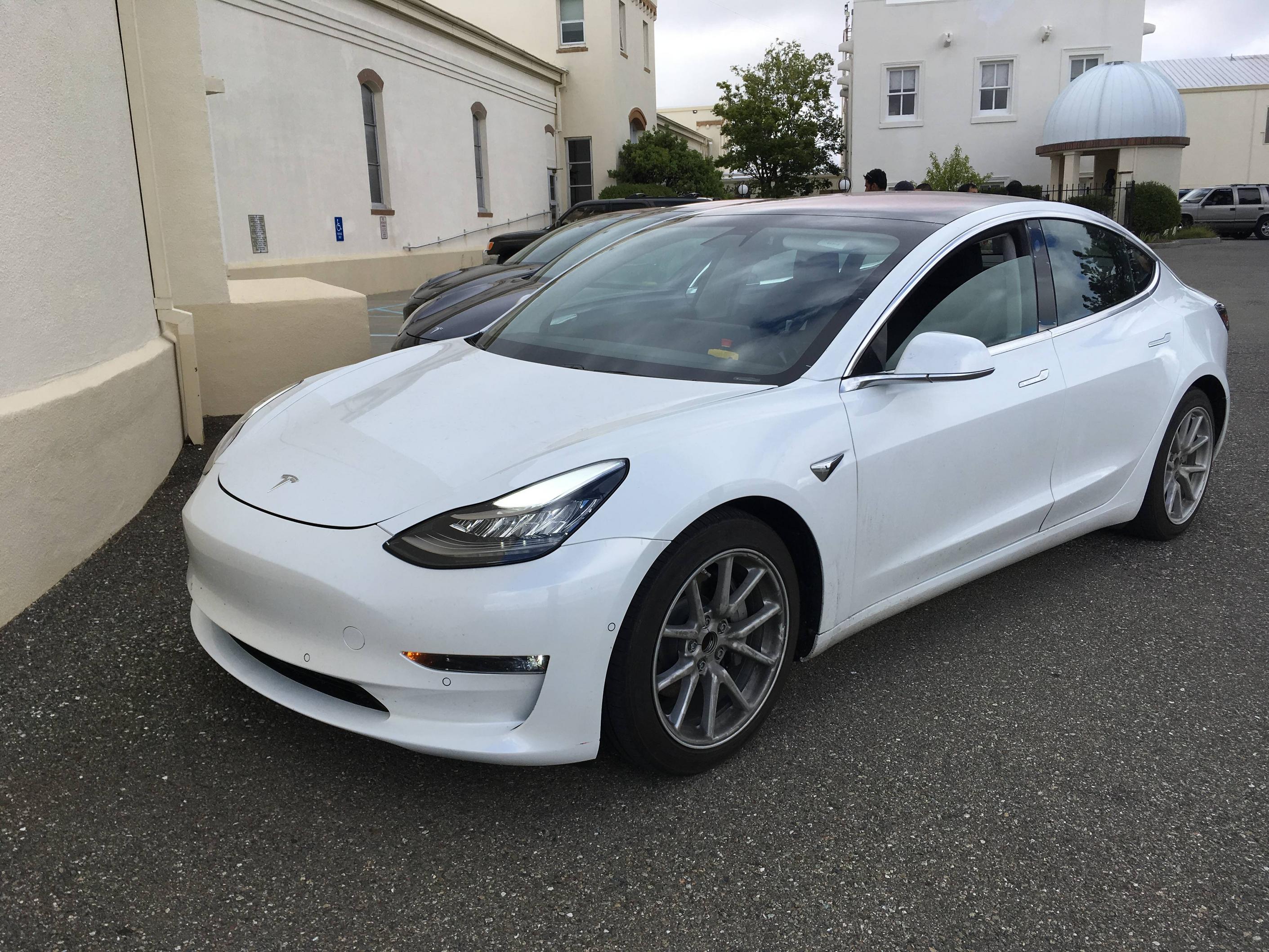 New Pictures of Model 3 Interior [Gallery] – The Last Driver License ...