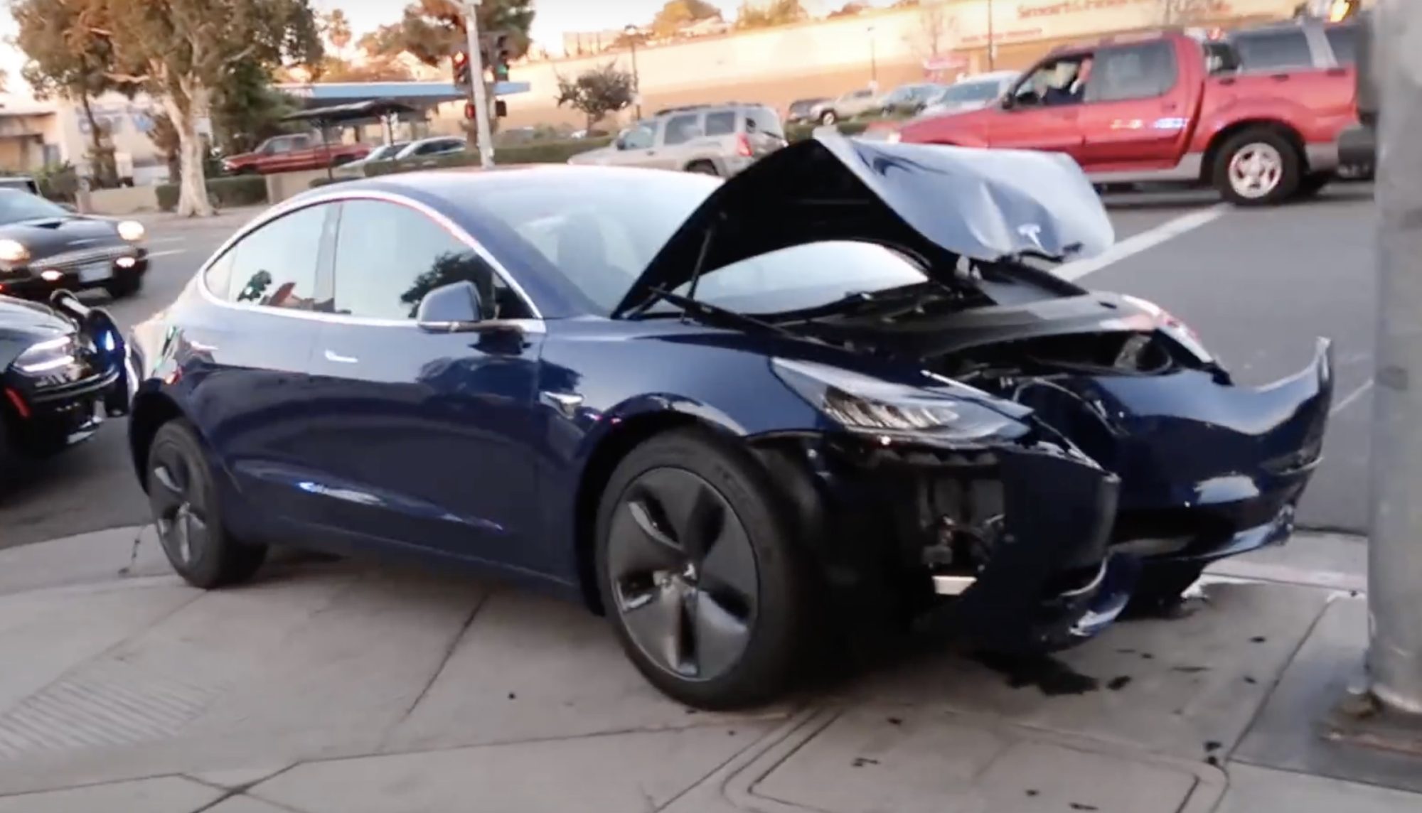 Tesla Model 3 Crash Pictures – The Last Driver License Holder…