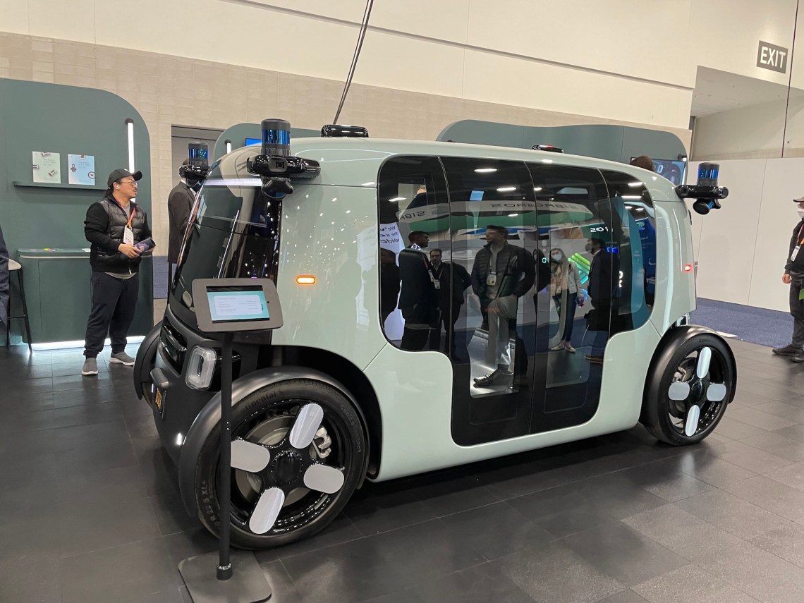 Zoox’ New Robotaxi From Up Close – The Last Driver License Holder…