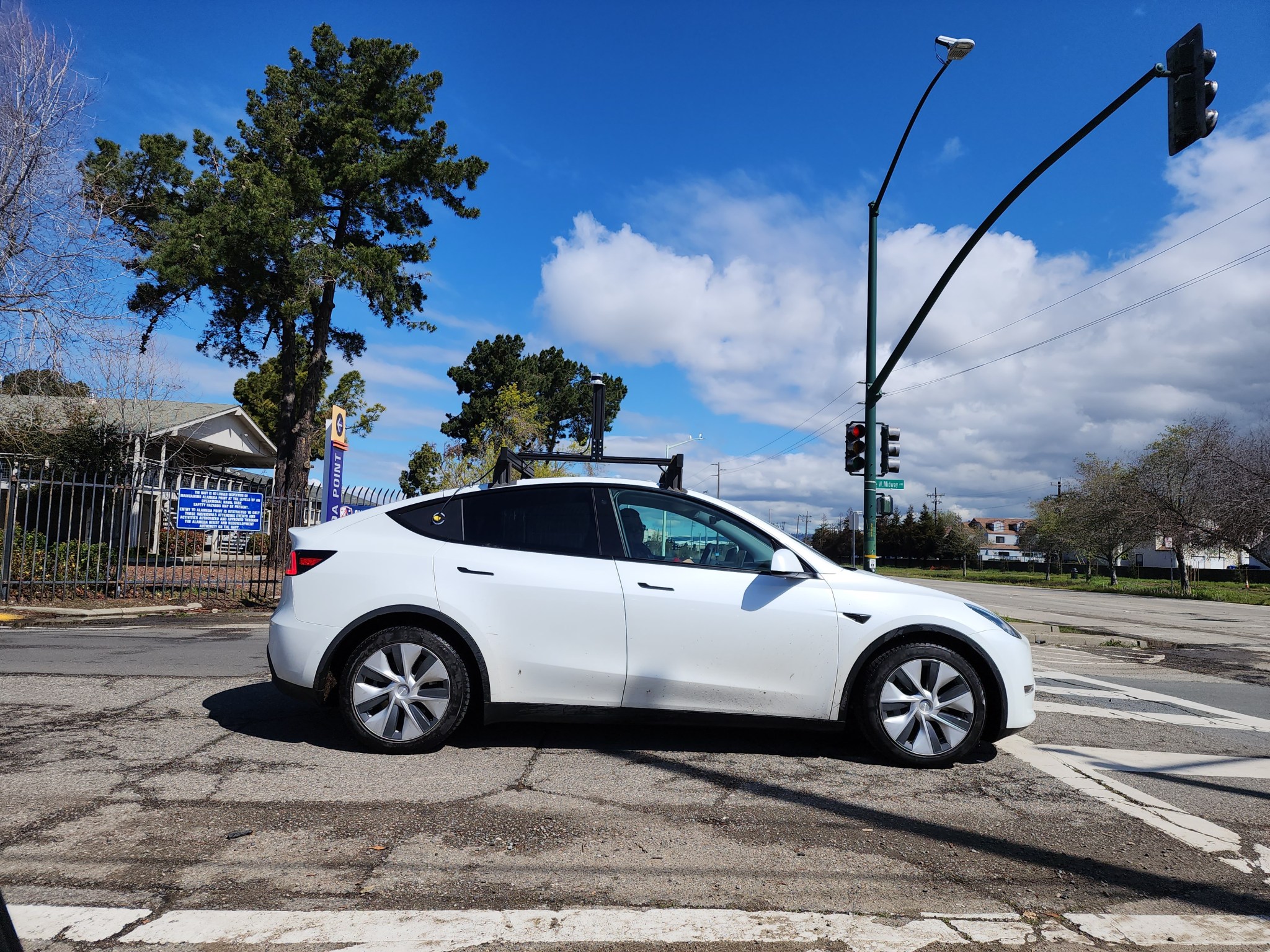 Tesla With Ouster Lidar Spotted – The Last Driver License Holder…
