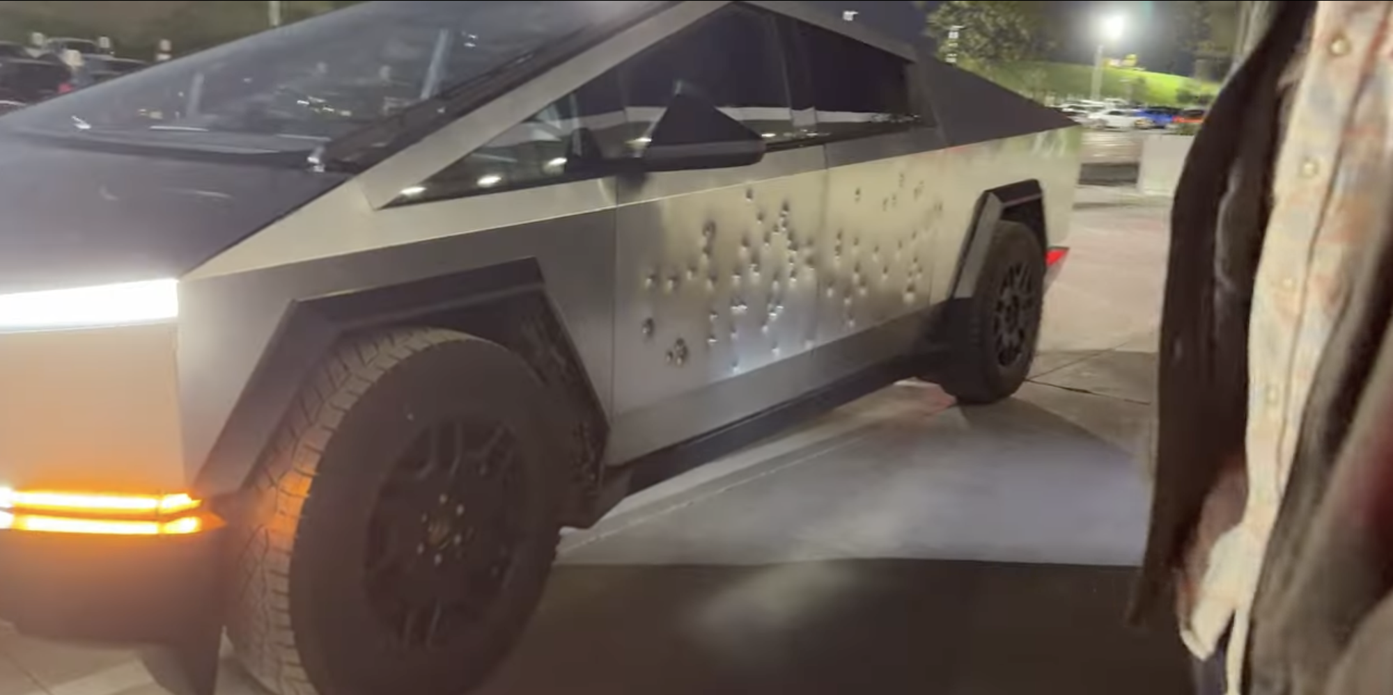 Reflections about the Cybertruck – The Last Driver License Holder…