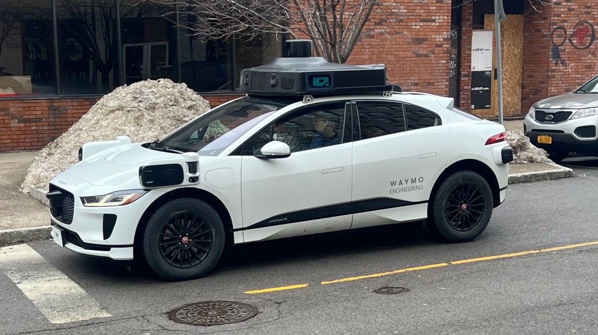 New Sensor Rack Spotted on Waymo – The Last Driver License Holder…