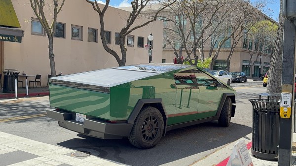 Green Cybertruck Spotted – The Last Driver License Holder…