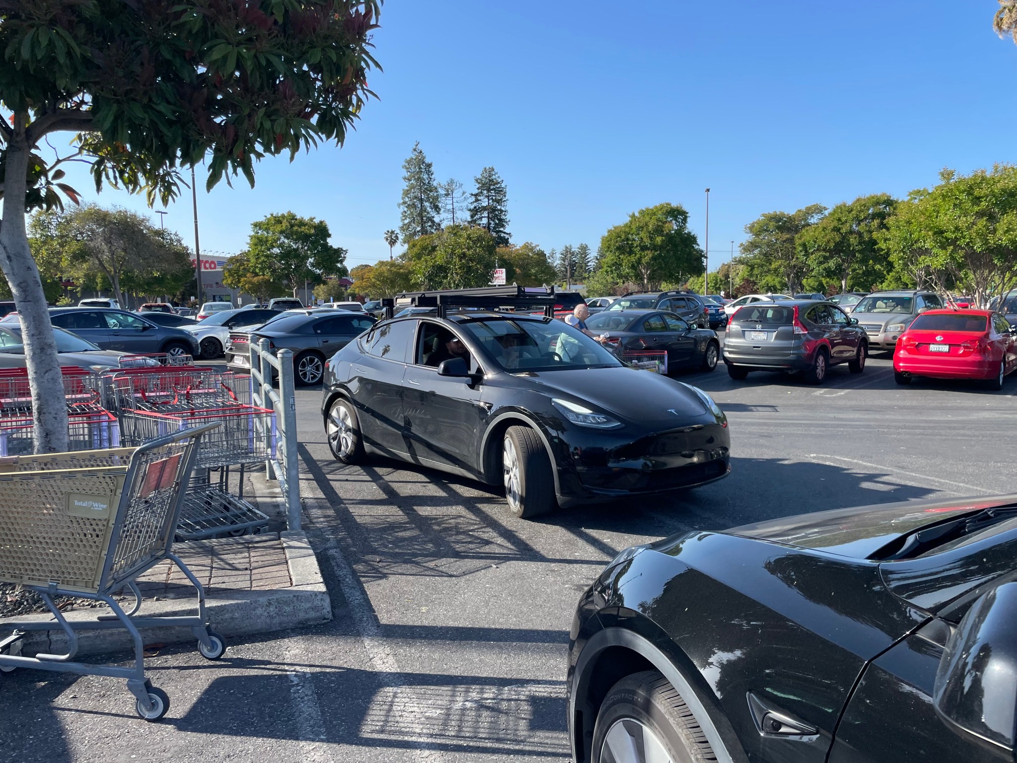Tesla With Lidar Spotted At Parking Tests – The Last Driver License Holder…
