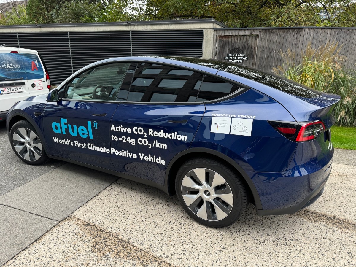 A Tesla with Methanol Engine – The Last Driver License Holder…