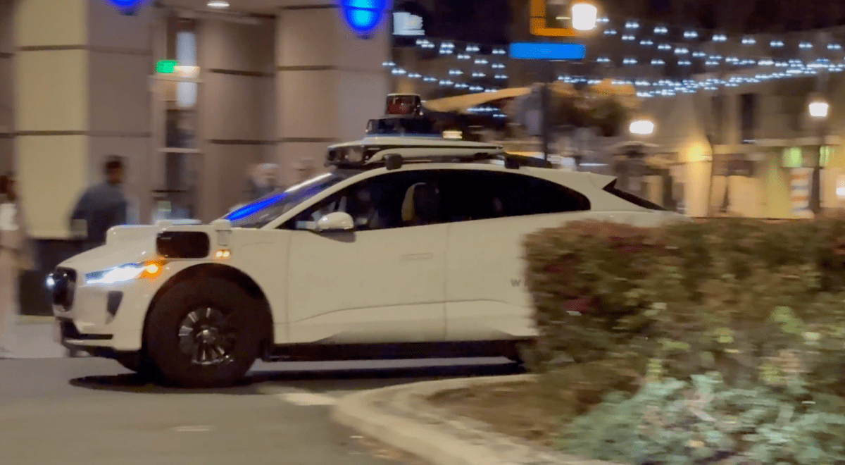 Driverless Waymo Spotted in Mountain View, Followed by an Unknown Test ...