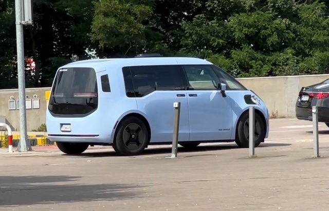 Waymo’s Zeekr-Vehicle Spotted in Hamburg – The Last Driver License Holder…